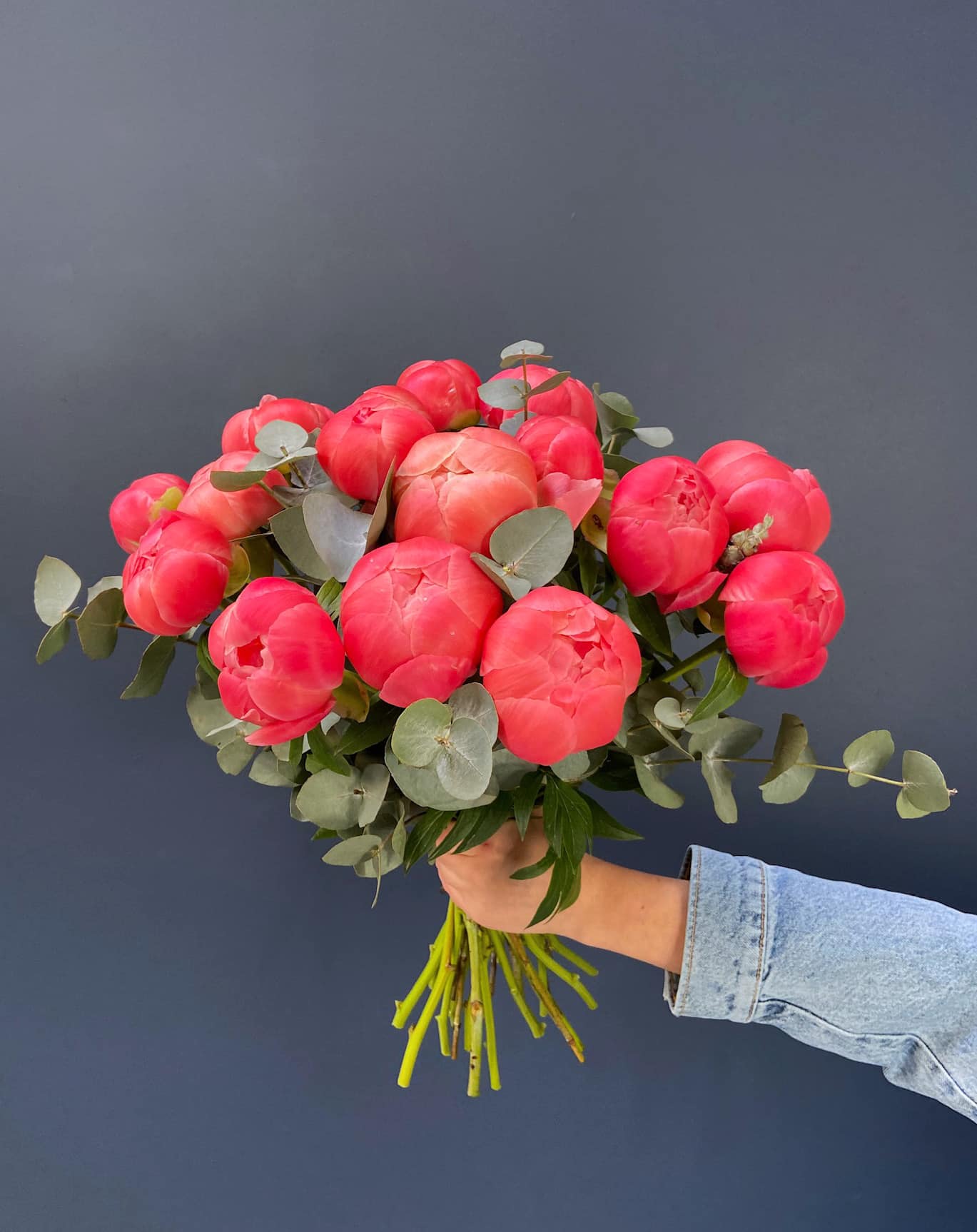 Bouquets de fleurs rouges et compositions florales haut de gamme