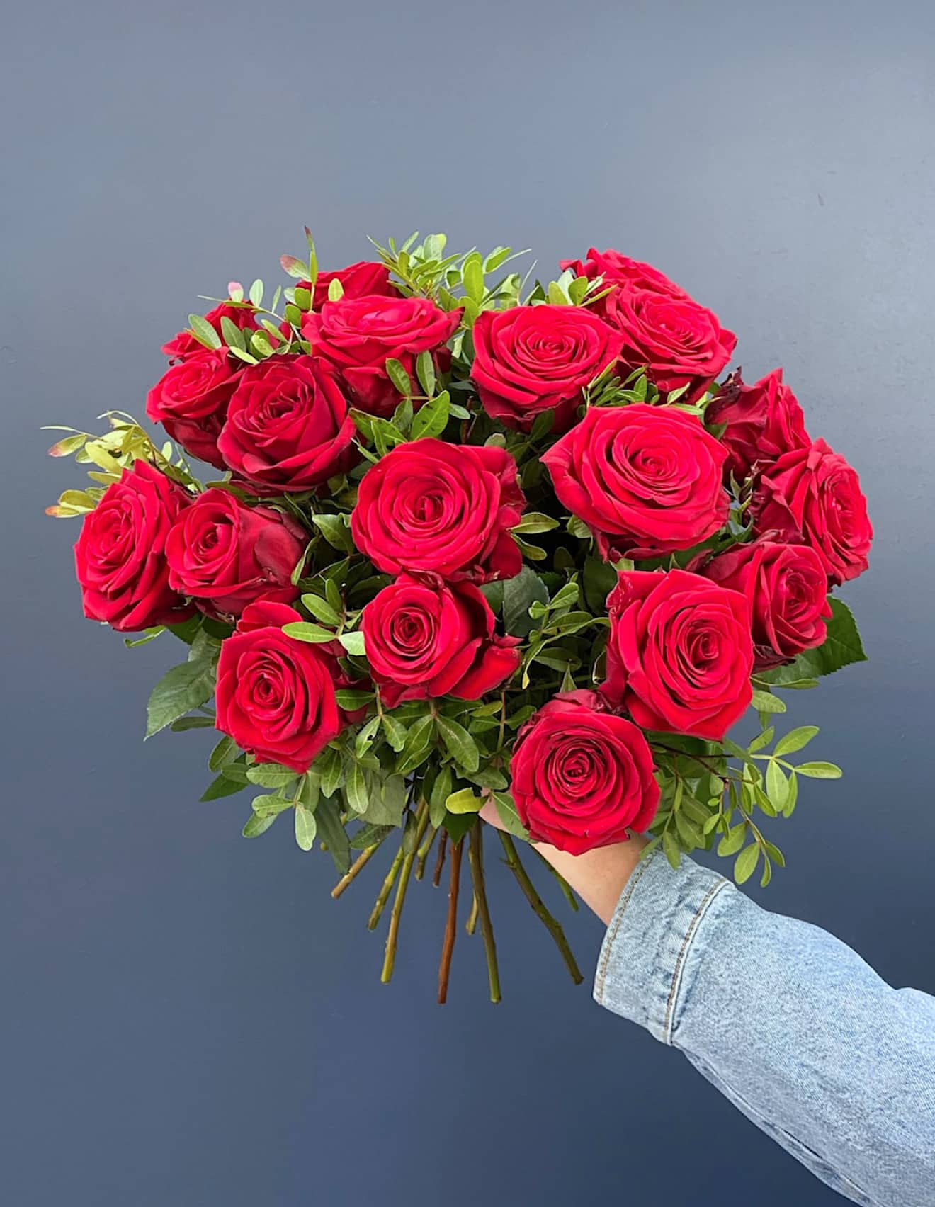 Bouquets de fleurs rouges et compositions florales haut de gamme