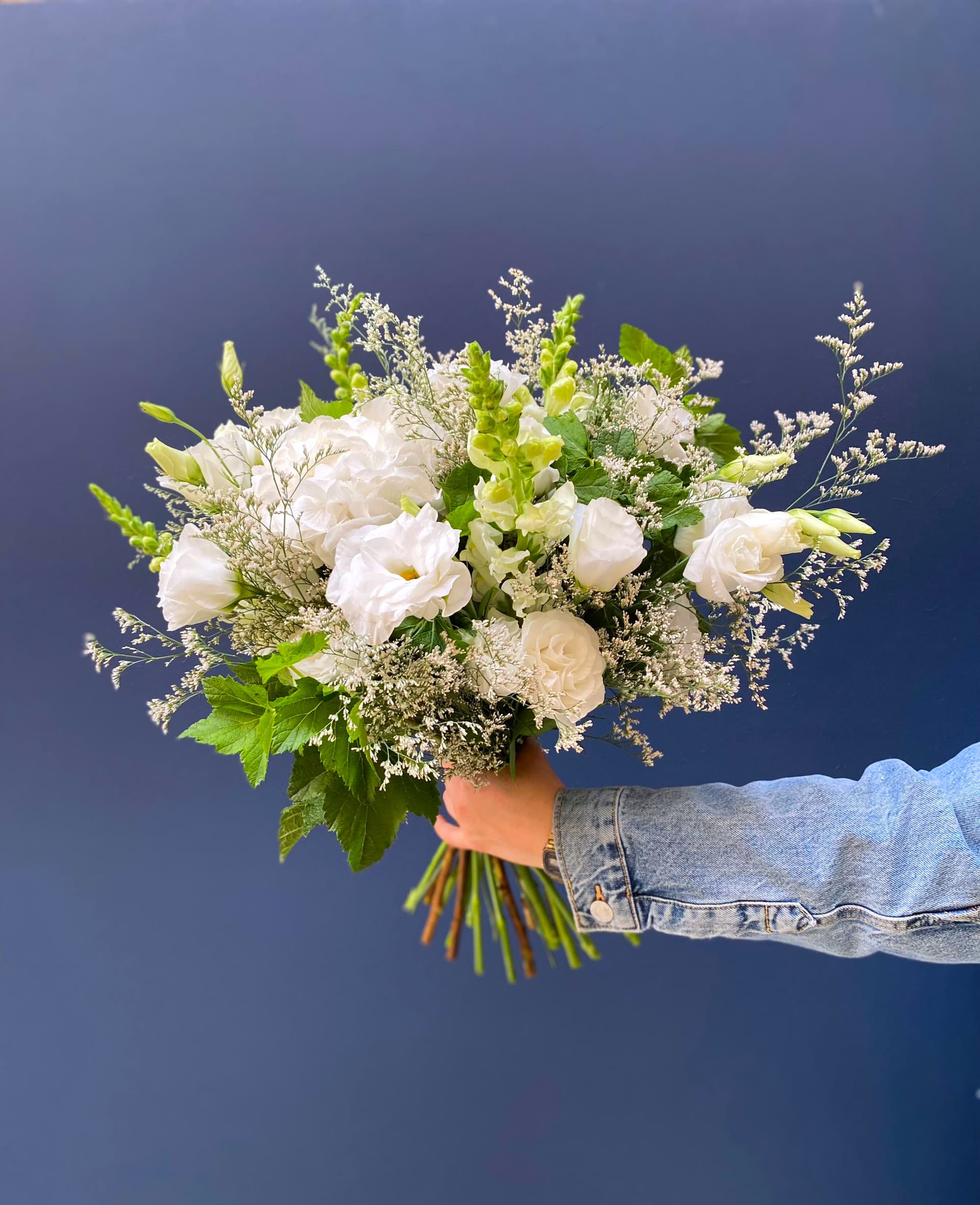 Compositions florales et bouquets de fleurs blanches haut de gamme